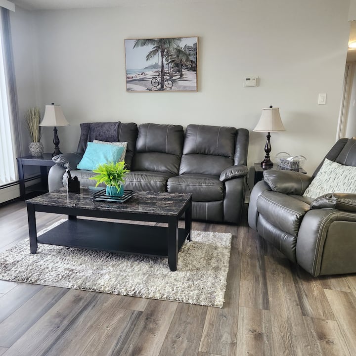 Clean And Spacious Two Bedroom Condo Red Deer - Red Deer