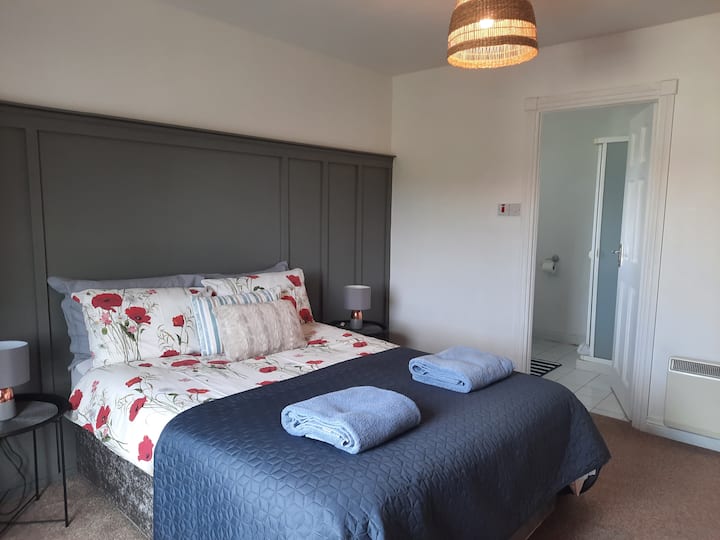 Ensuite Room In Quiet Home Close To Town - Kenmare