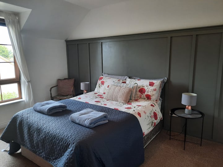 Ensuite Room In Quiet Home Close To Town - Kenmare
