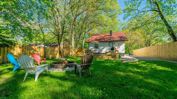 Coastal Cottage Near Lake Michigan - Michigan City, IN