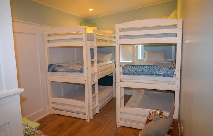 1 Of 5 Rooms Bunk House - Indian Rocks Beach, FL