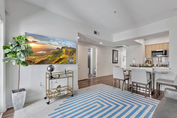 7 Large Down Town Sm Apartment - Santa Monica, CA