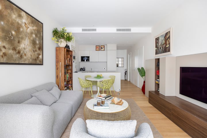 Experience Luxury At Port Vell - Barcelona