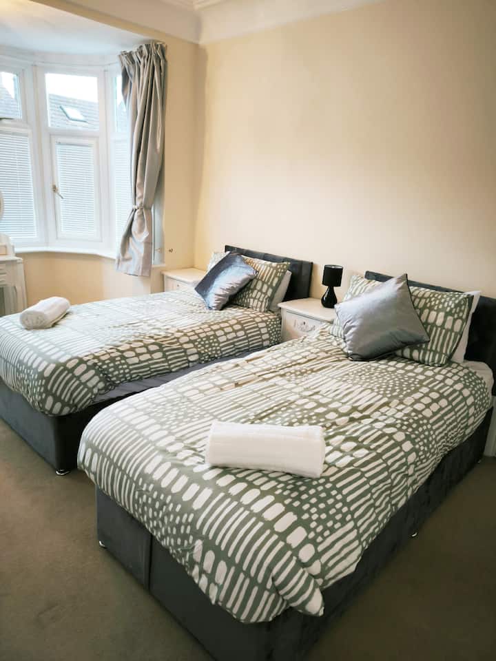 10% Off |Weekly |Family Lguests 7 |Parking |Wi-fi - Southend-on-Sea