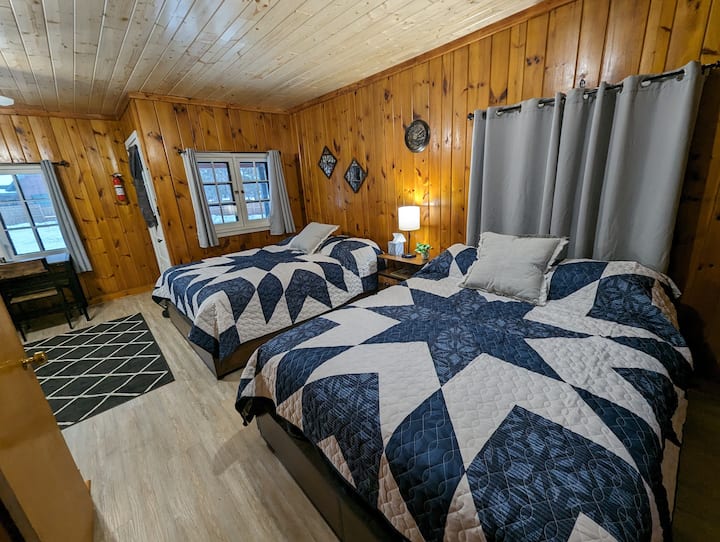 Cozy Studio Cabin #5 @ Riverside Point Resort - Park Rapids, MN