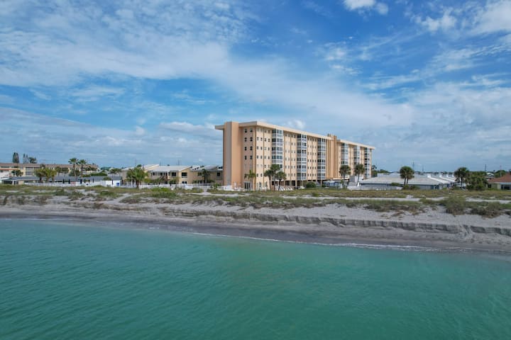 Beach Front Condo In Venice! - Venice Beach, FL