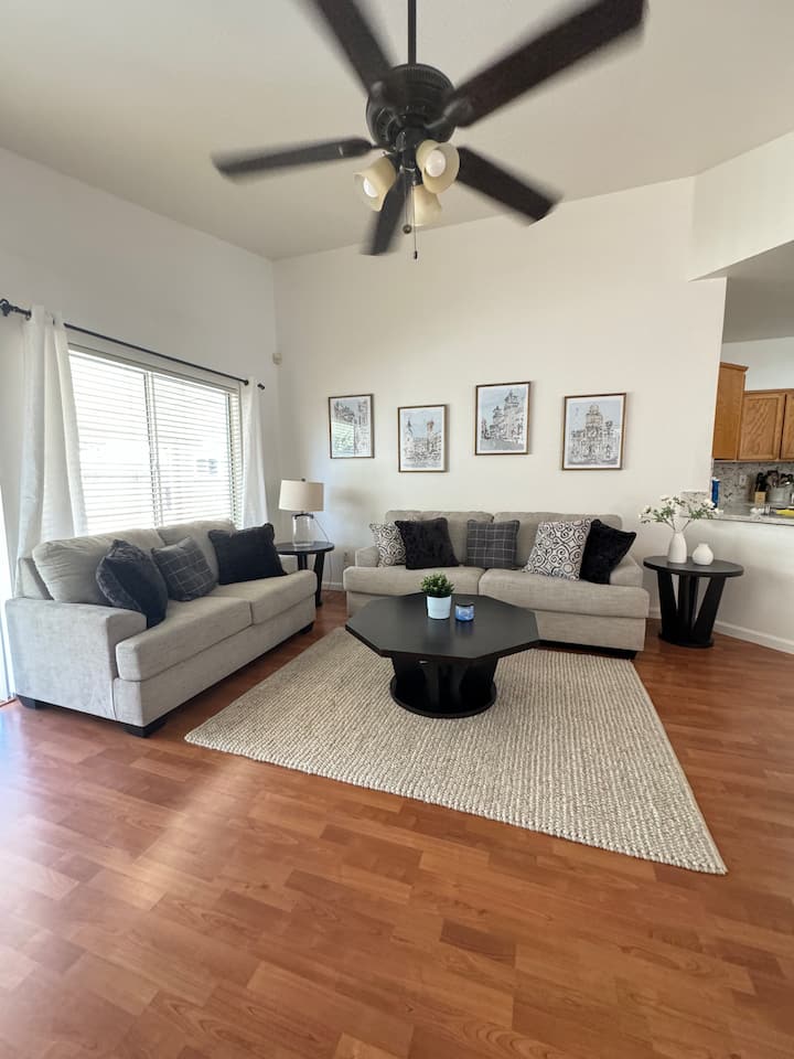 Cozy 4 Bedroom Family Getaway - Turlock, CA