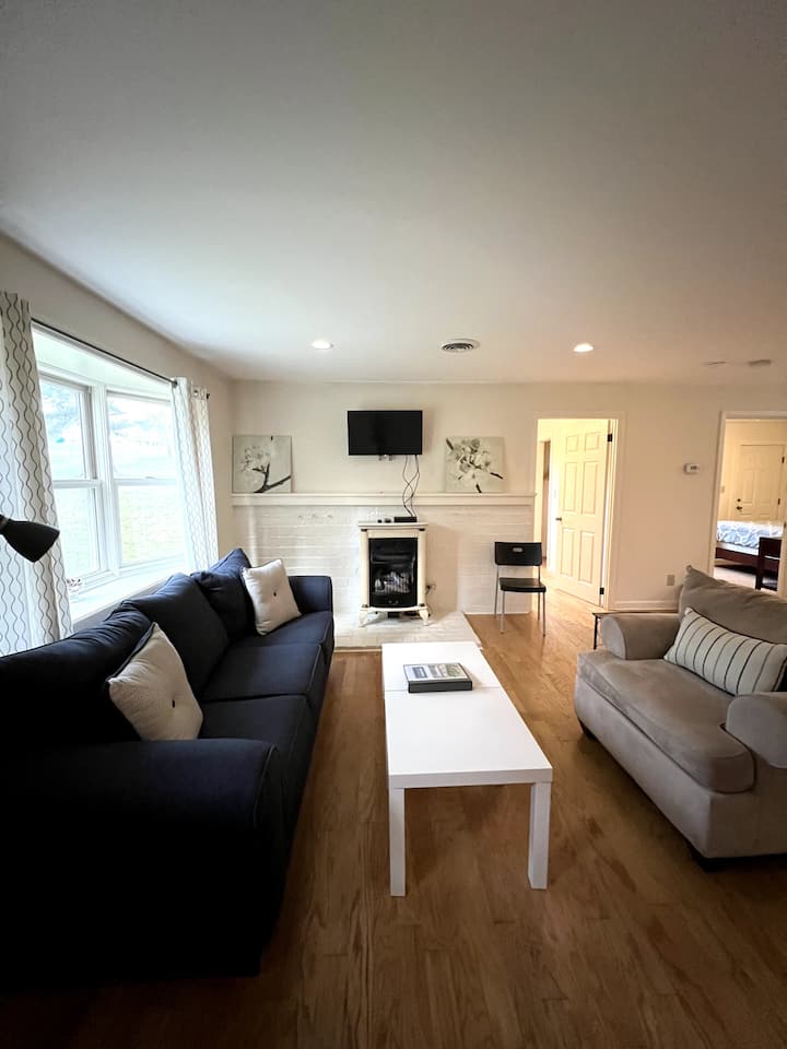 Charming Berkshire Getaway (2br) - Stockbridge, MA