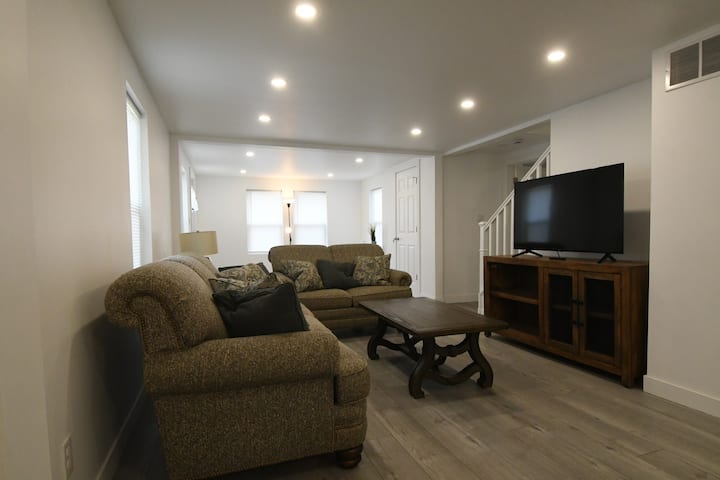 Holiday House, Great Location! - Michigan City, IN