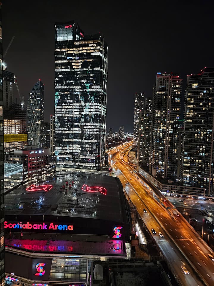 Mls Condo/cn Tower/rogers/scotiabank Arena - Toronto