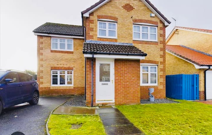 Large Double Bedroom With Private Bathroom - Glasgow