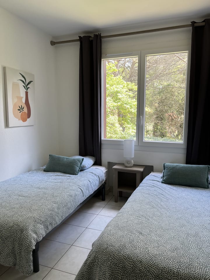 Studio 12 Au Calme, Terrasse, Proche Thermes - Lac d'Esparron