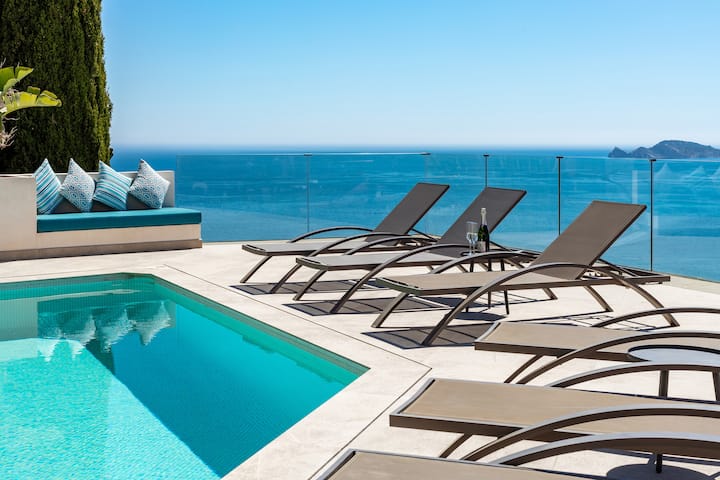 Spacious Villa W/ Private Pool & Terraces - Jávea