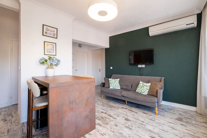 Stylish 2br Apt In Prime Location W/ Balcony - Beyoğlu
