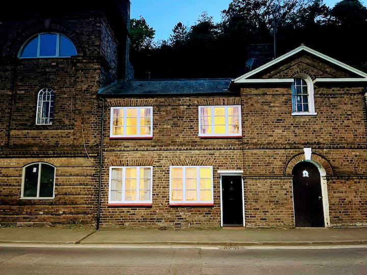 Grade Ii Listed Cottage Bridgnorth | Pass The Keys - Bridgnorth