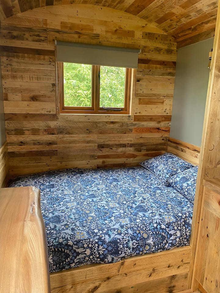 'The Hive' Shepherds Hut - Stowmarket
