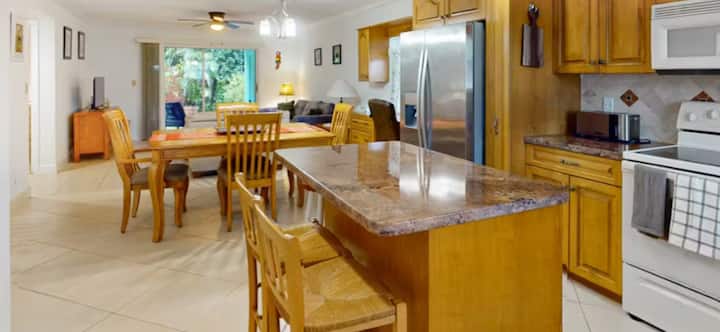 Pompano Condo - Walk To Beach - Pompano Beach, FL