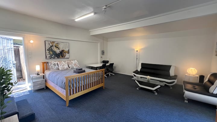 Coze 1br Studio Pvivate Bathrm Wifi/tv/portable Ac - Fremont, CA