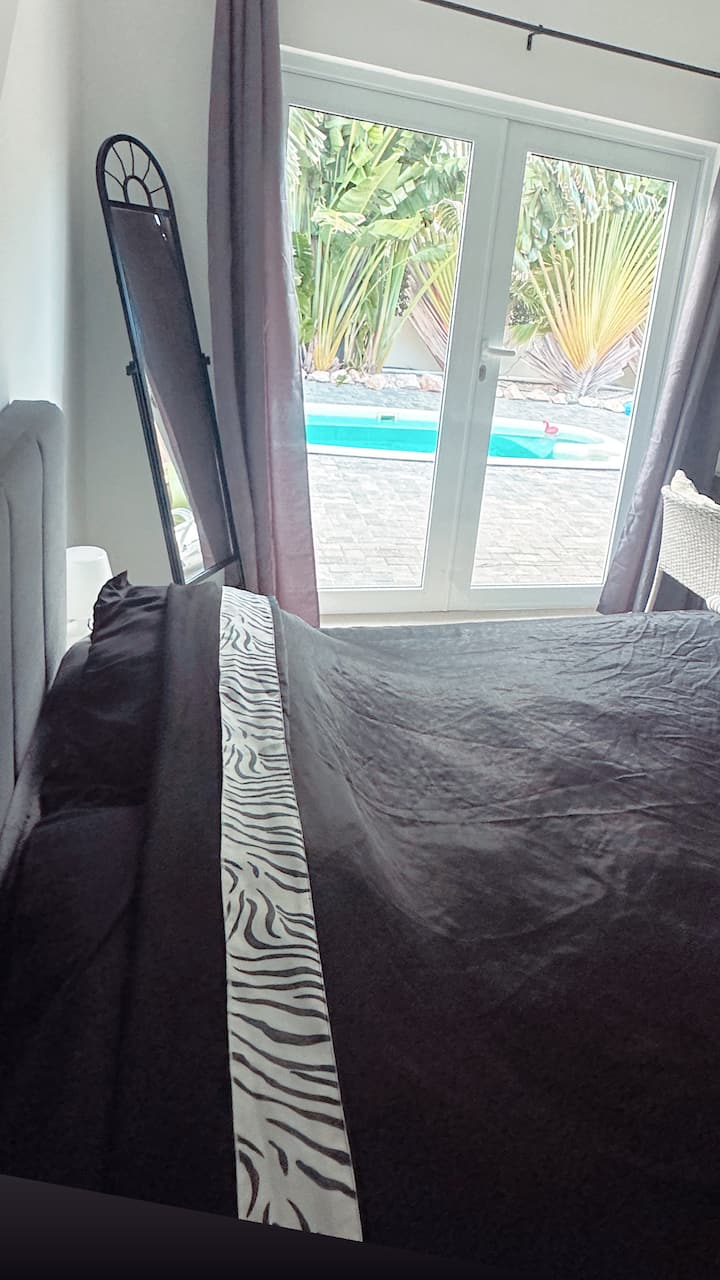 Jan Thiel - 1 Slaapk Appartement + Zwembad - Curaçao