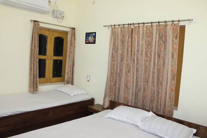 Ravinandan Villa Homestay - Varanasi