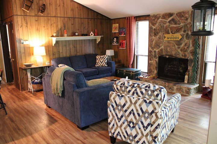 Vintage Cabin In The Woods W/ Resort & Hiking - Berkeley Springs, WV