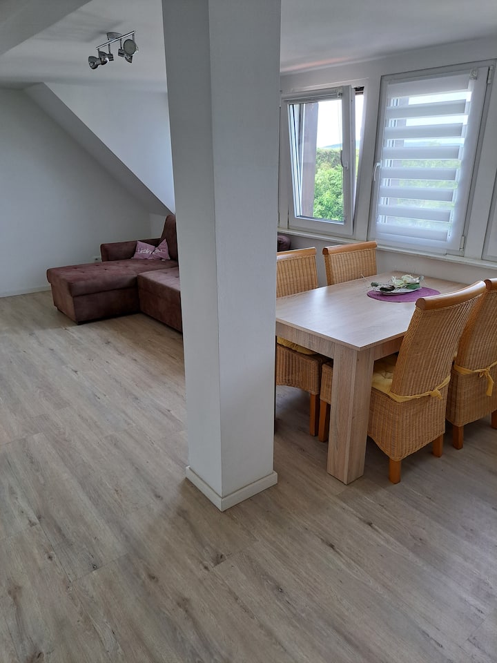 Schöne Dg-wohnung In Bayreuth -