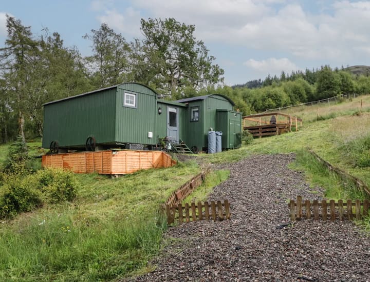 Unique Tranquil Shepherds Huts - Loch Lomond, United Kingdom
