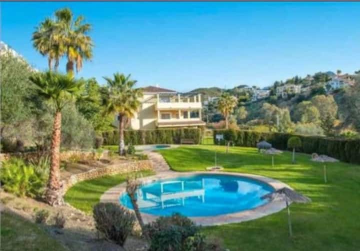 Bedroom  In A Share Apartment - Marbella