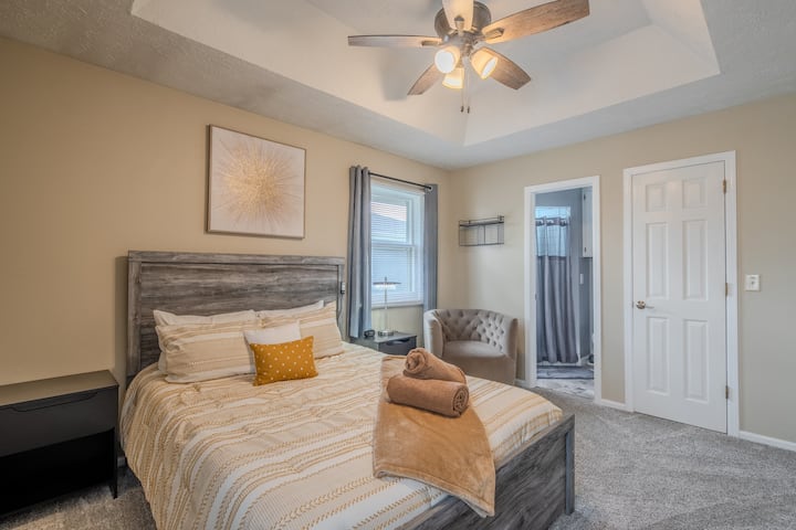 July Dates Open! • 15 Min To Omaha • Gym Nearby - Bennington, NE
