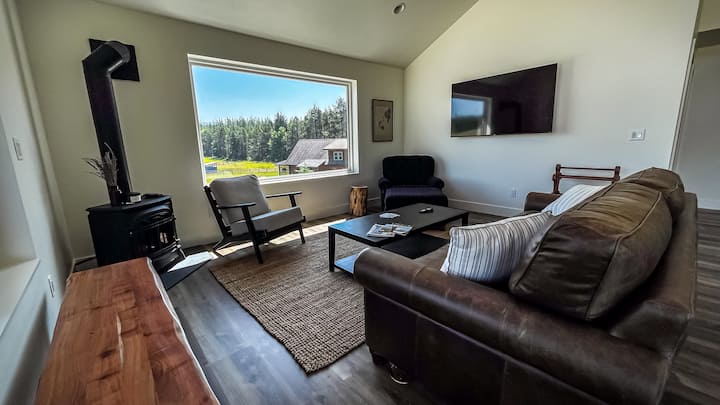 Brand New, Glacier Park Views - Lazy Loon Outpost - Columbia Falls, MT