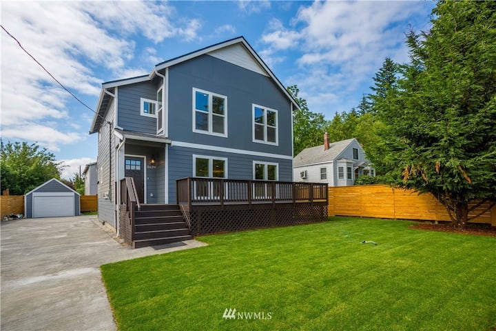 Cozy And Charming Home - Des Moines, WA