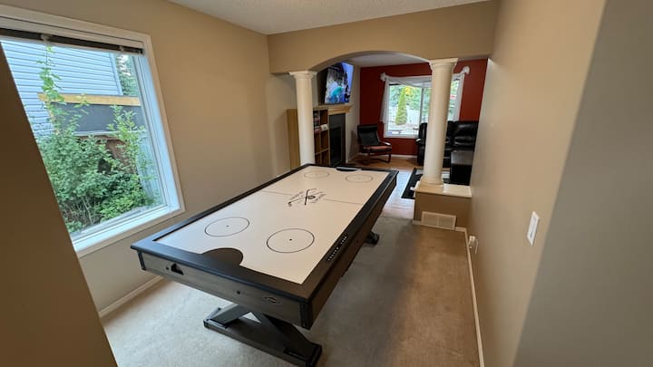 Home In Sw Calgary Near Winsport - Calgary