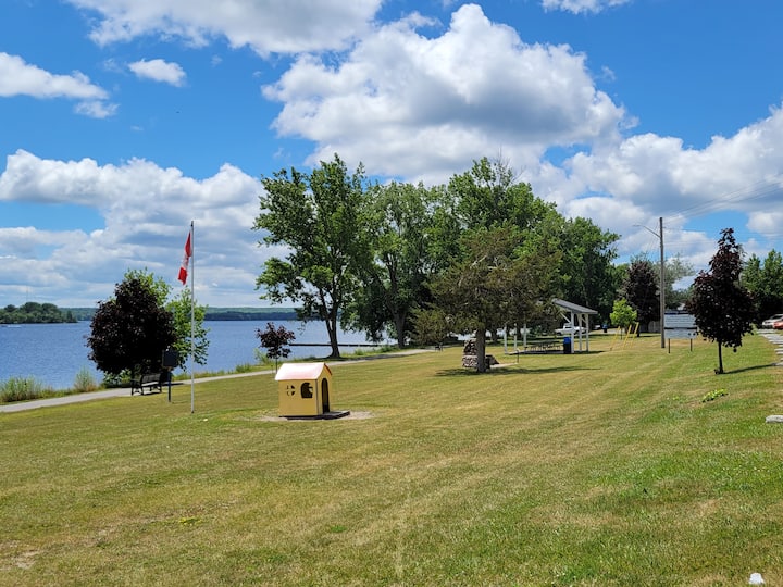 Cozy Waterfront Cottage, Prince Edward County - Greater Napanee
