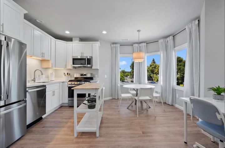 Sparkling New 2br Near Bart - Oakland, CA