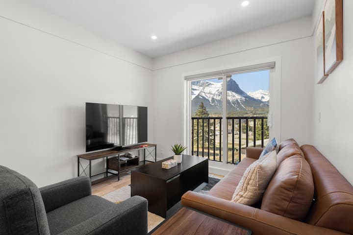 Unit 3 Luxury Mountain View Townhouse With Garage - Canmore