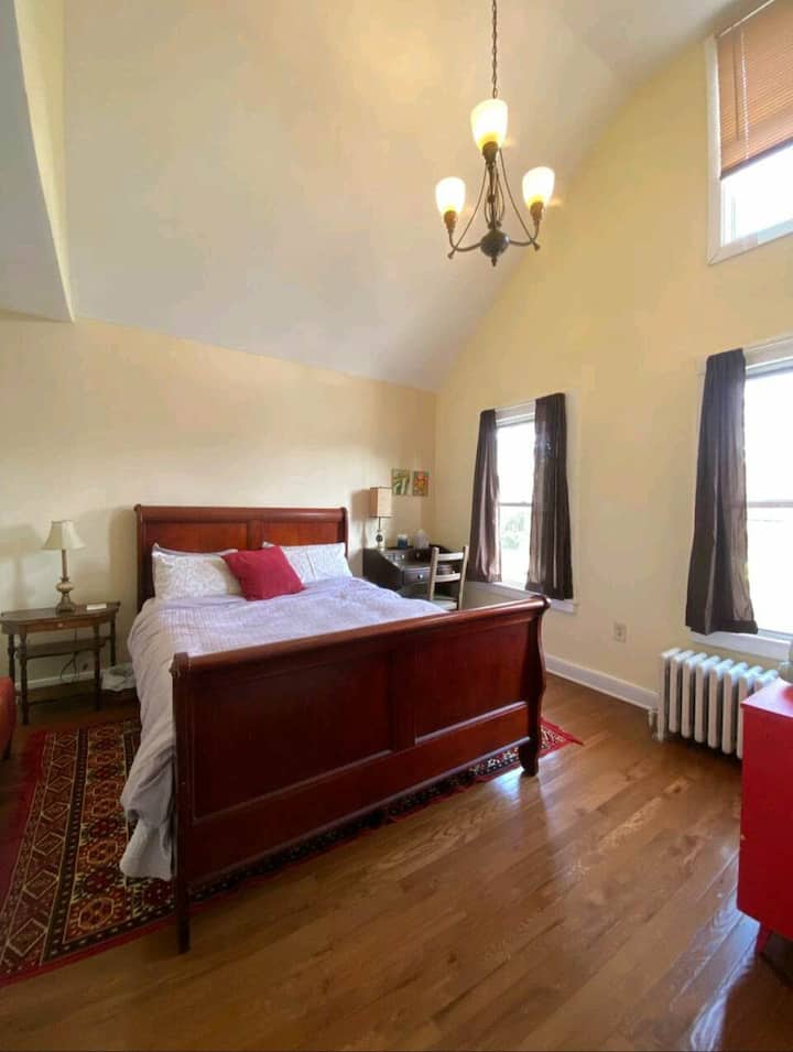 Big Room, Just Off Main St, Walk To Train - Beacon, NY