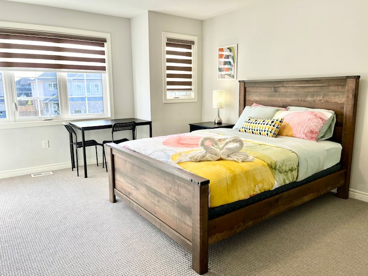 Escape To Niagara
6 Bdrm, 5 Baths, Near Outlets - St. Catharines