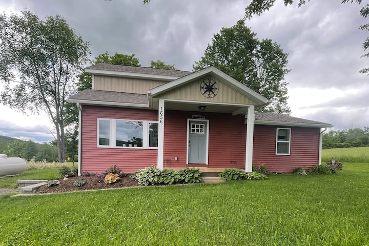 Farmhouse Retreat 5 Min To Watkins Glen &Racetrack - Finger Lakes, NY