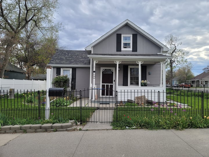 A Happy House And Garage - Billings, MT