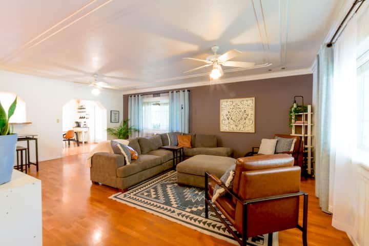 Full Top Floor Guest House! - Redding, CA