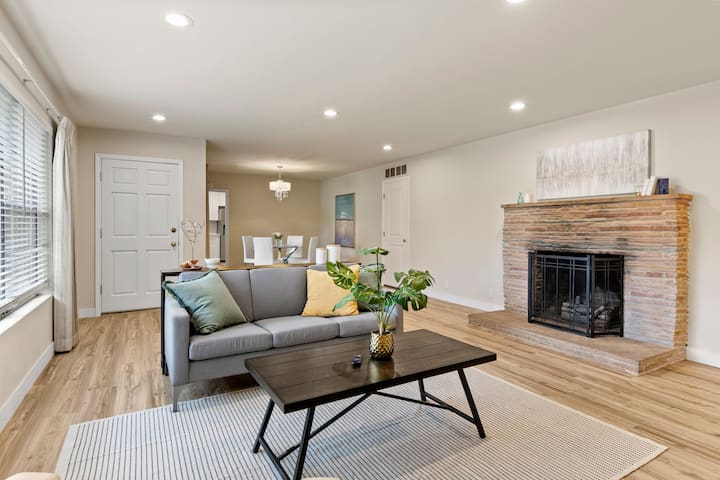 Jane's Home (Ad) | Large Room @ Central Location-3 - Mountain View, CA