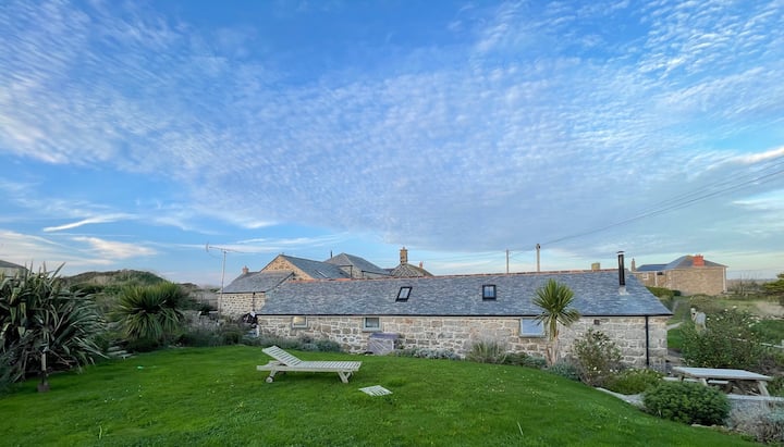 Trengothal Barn - A Rural Idyll - Nanjizal Beach