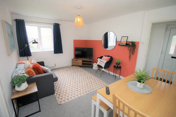 Free Parking. Fibre Wifi. Hotel Linen. City 15mins - Cardiff
