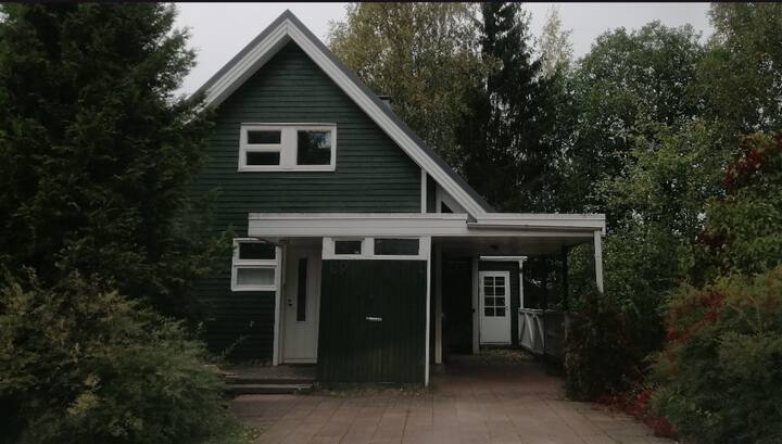 Cozy Wooden House With Garden - Vihti