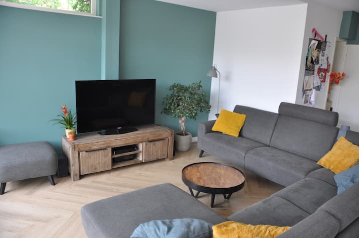 3 Double Beds And 2 Single Beds
2 Bathrooms - Zuid-Holland