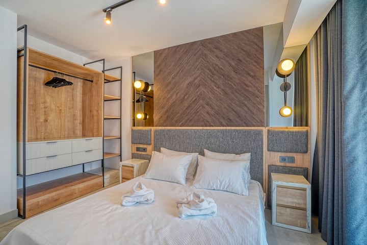 Havuzlu, Yeni, Merkezi, ŞıK Dizayn 1+1 Daire -E5 - Çeşme