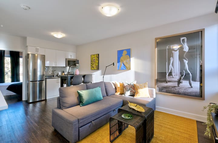 Spacious 1 Bed W/ Patio Walk Up In Heart Of To - Toronto