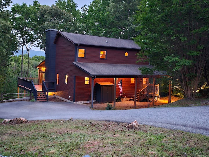 Bear Claw Lodge | Hot Tub| Great Location|fire Pit - Blue Ridge, GA