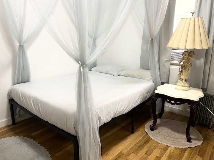 Fresh Bedroom In Great Location - New York
