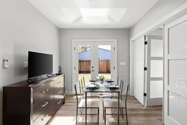 Jane's Home (Ce) | Upgraded House+hvac+parking - Redwood City, CA